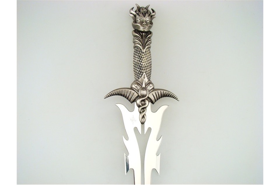 Cutlery Corner: Isis Dagger (by Kit Rae)